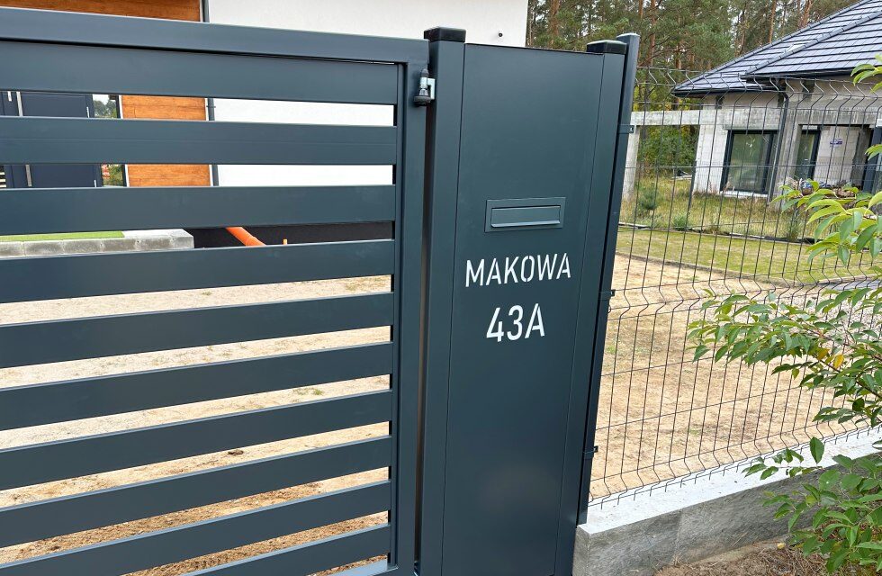 Multibox - nowoczesna skrzynka na listy z domofonem i adresem